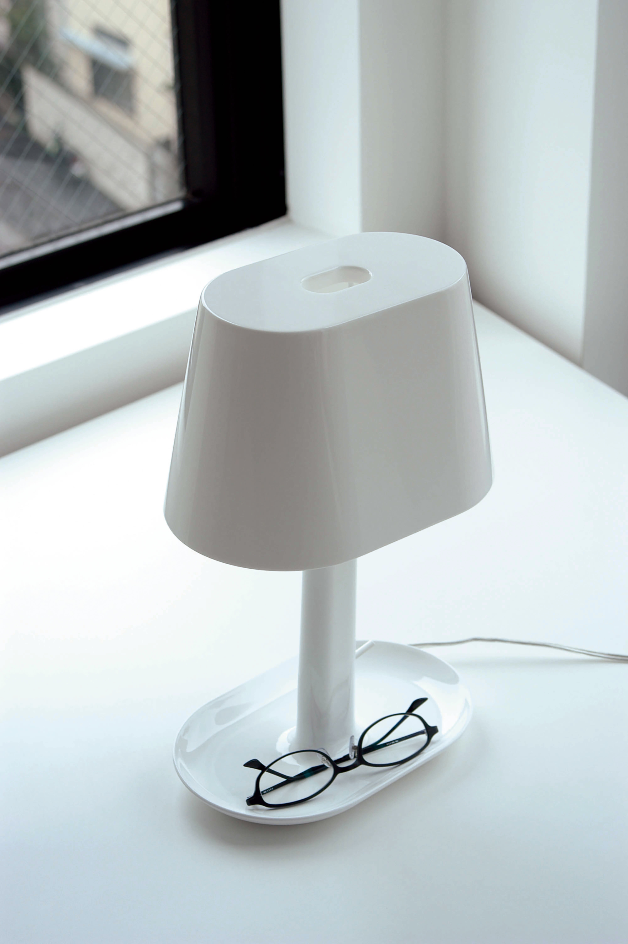 A Light with a Dish - Naoto Fukasawa Design